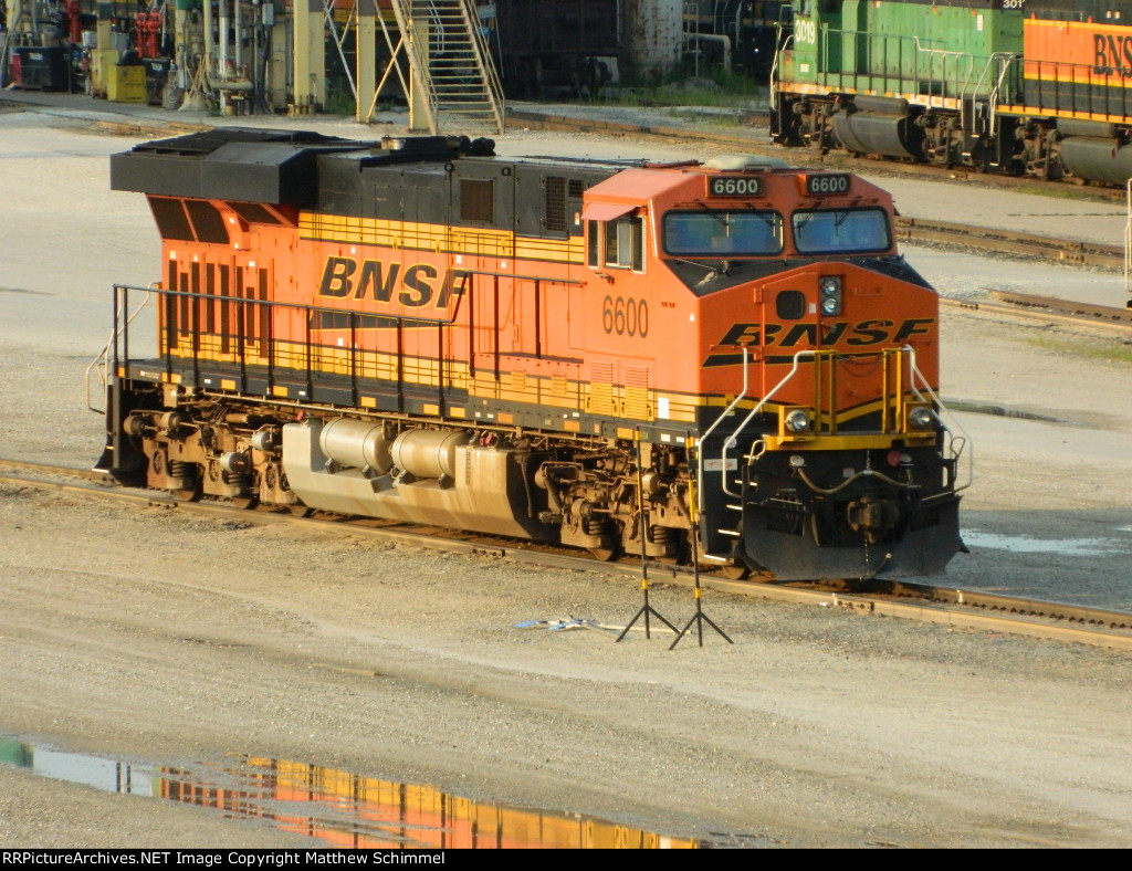 BNSF 6600